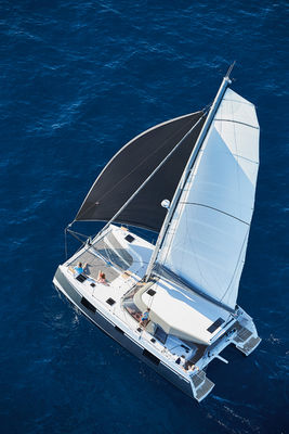 Review of the Nautitech Open 40 V: Restyling a commercial success ...