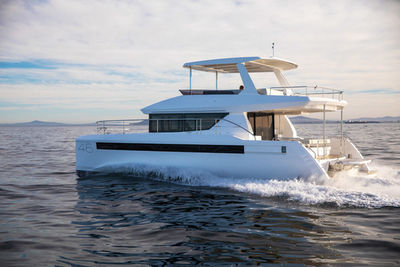 Boat Review by Multihulls World of: Motor Leopard 46 Powercat ...