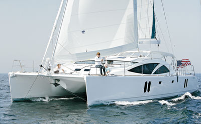 Boat Review by Multihulls World of: Catamaran Discovery 50 Cat ...