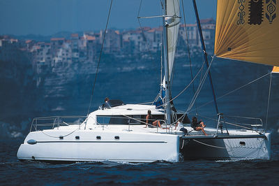 Boat Review by Multihulls World of: Catamaran Belize 43 Maestro ...