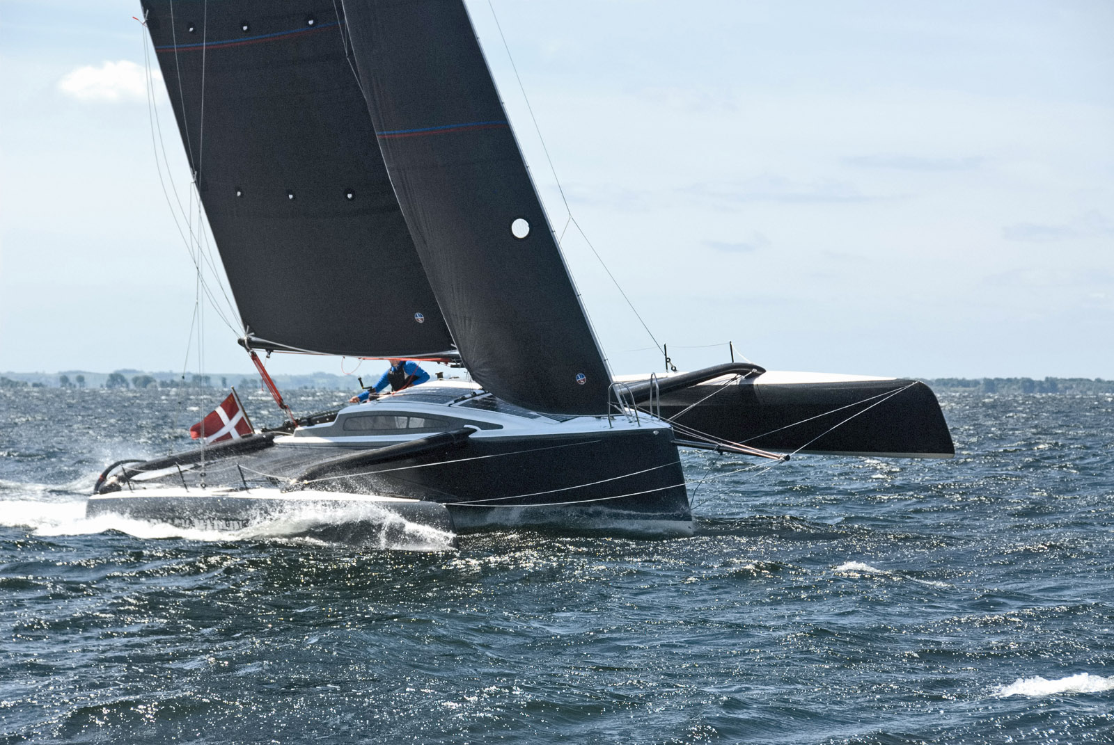 Marlin 33 - A 100% carbon trimaran - Multihull - Multihulls World ...