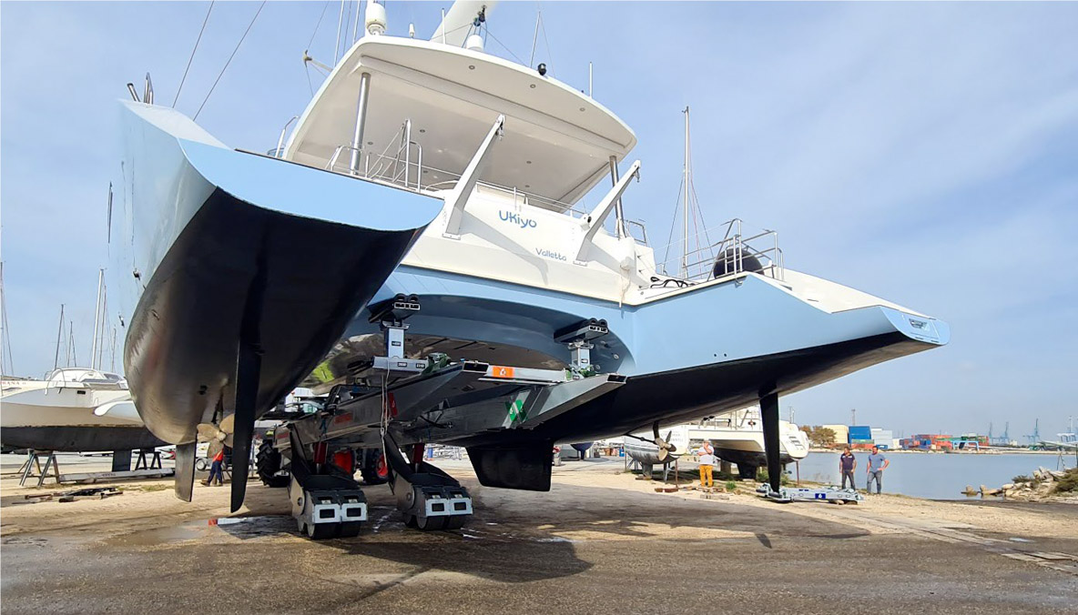 Port Navy Service - A 50-tonne trailer dedicated to multihulls ...