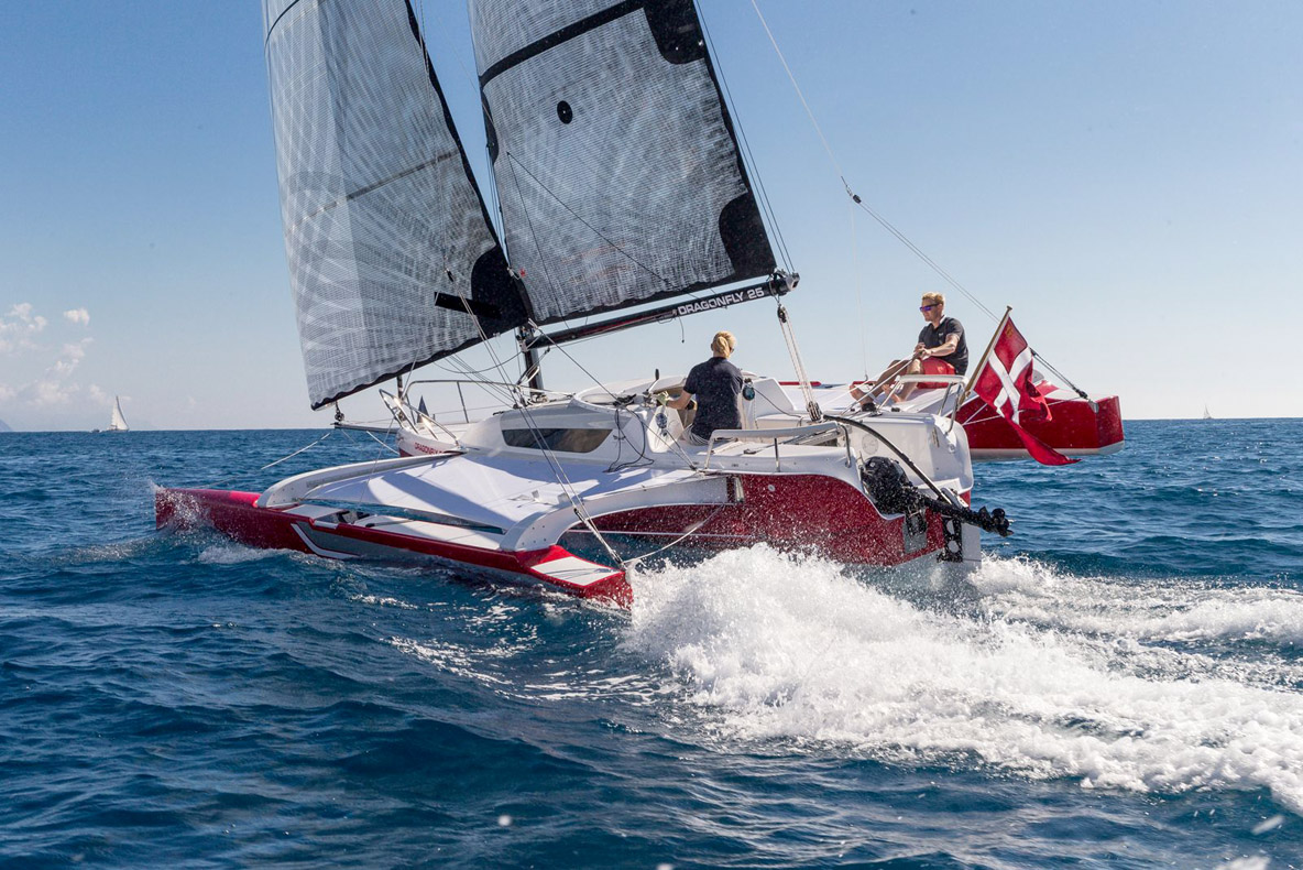 Dragonfly 25 - Building hull #100! - Multihull - Multihulls World ...