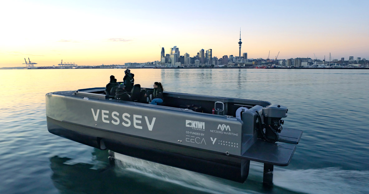 VS-9 - An electric foiling powercat for transporting passengers ...