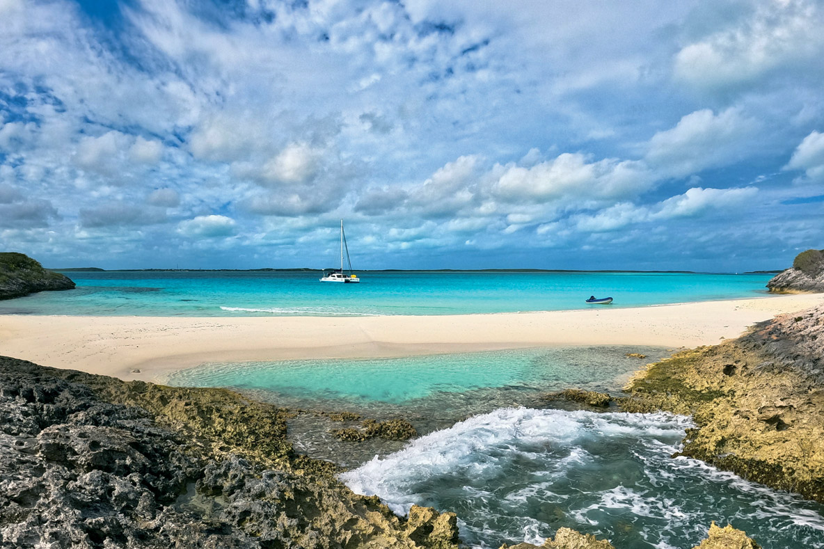 Bahamas, White Cay - The Bahamian Pigs - Cruising - Multihulls World ...