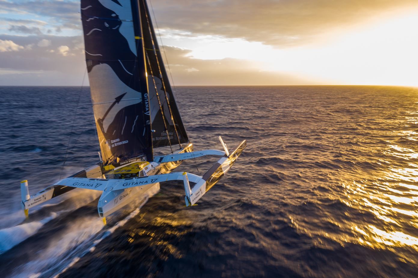 Maxi Edmond de Rothschild - At the Canary Islands in just 48 hours ...