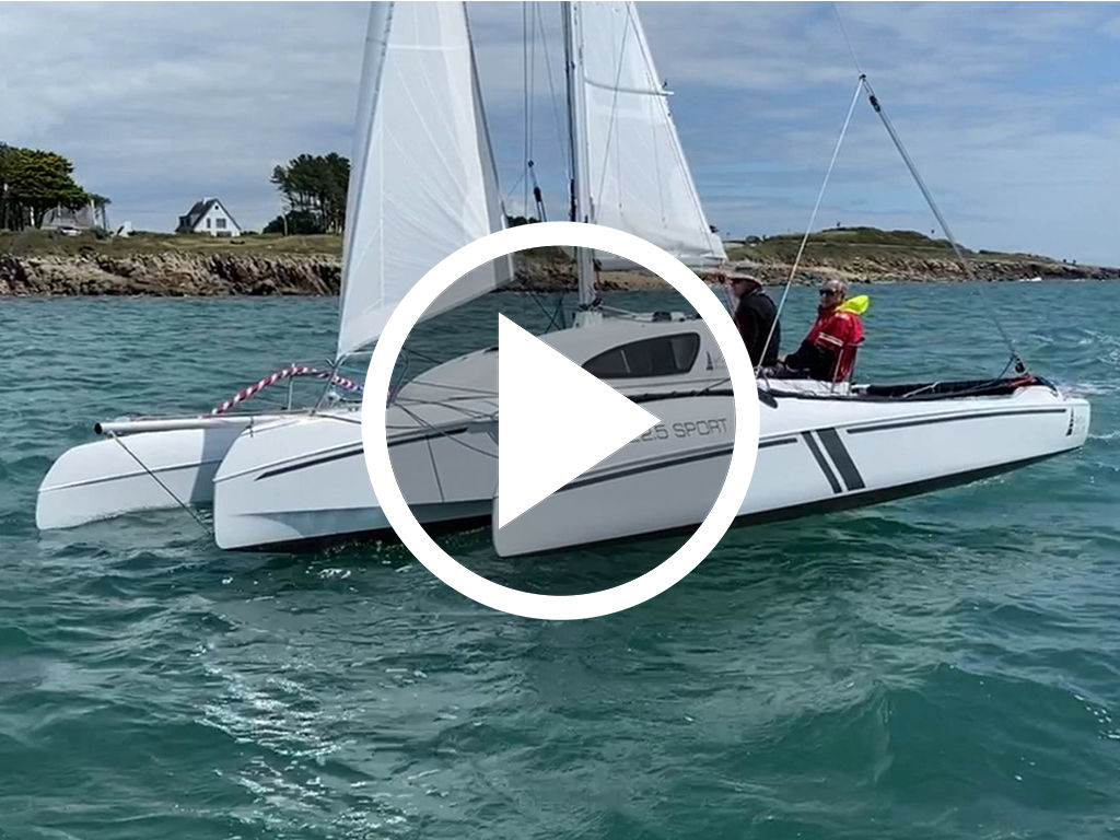 New ASTUS 22.5 trimaran - Our exclusive video! - Multihull - Multihulls ...