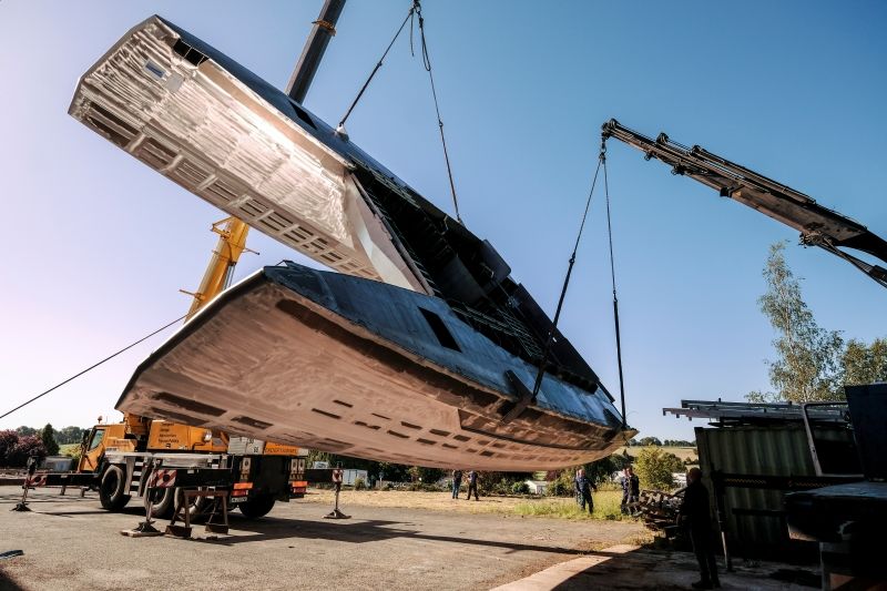 Explocat 52 - Turning the hulls! - Catamaran - Multihulls World ...