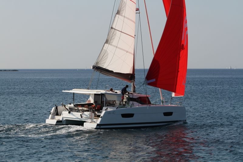 ISLA 40 - Avant-premier video of our exclusive sea trial - Catamaran ...