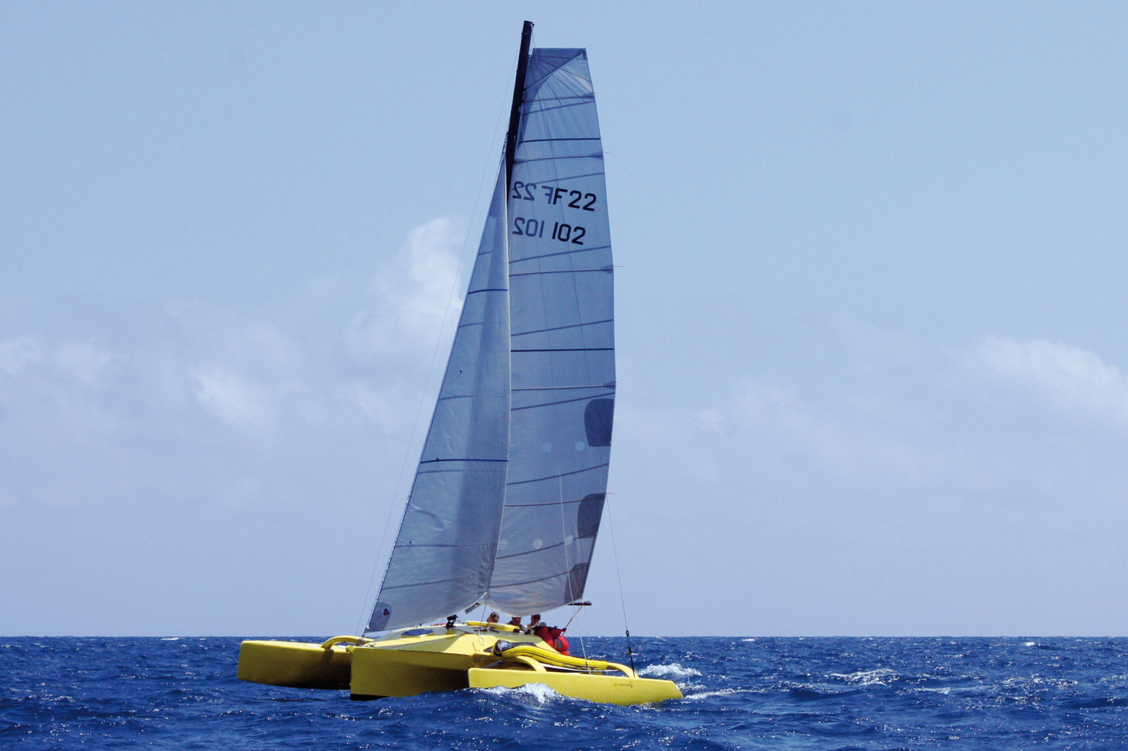 Farrier Marine, the F22 beats records - - News from the builders ...