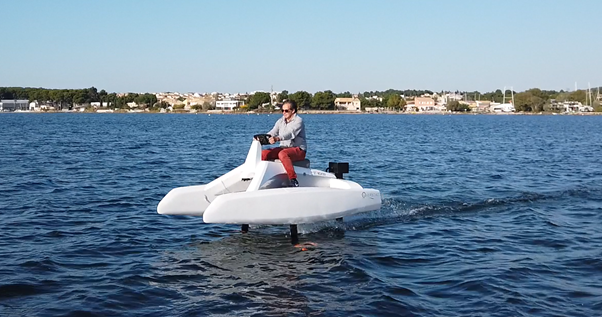 We tested the OVERBOAT, an electric foiling catamaran! - - Multipower ...