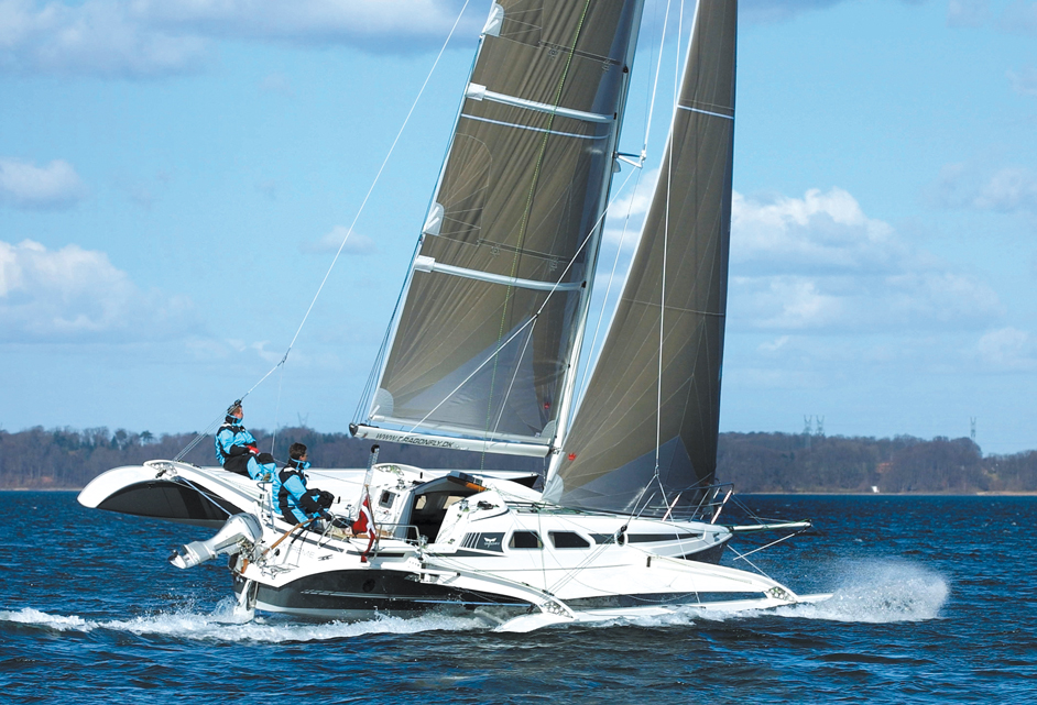 The cruising multihulls match: Two or three hulls? - - Technical ...